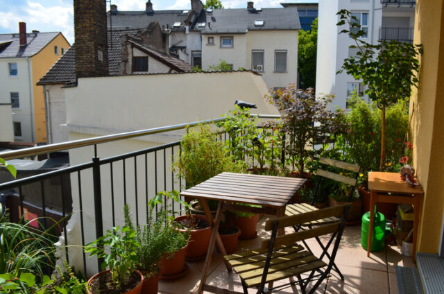 ᐅ Garten auf dem Balkon - so legt man ein grünes und leckeres Paradies an!